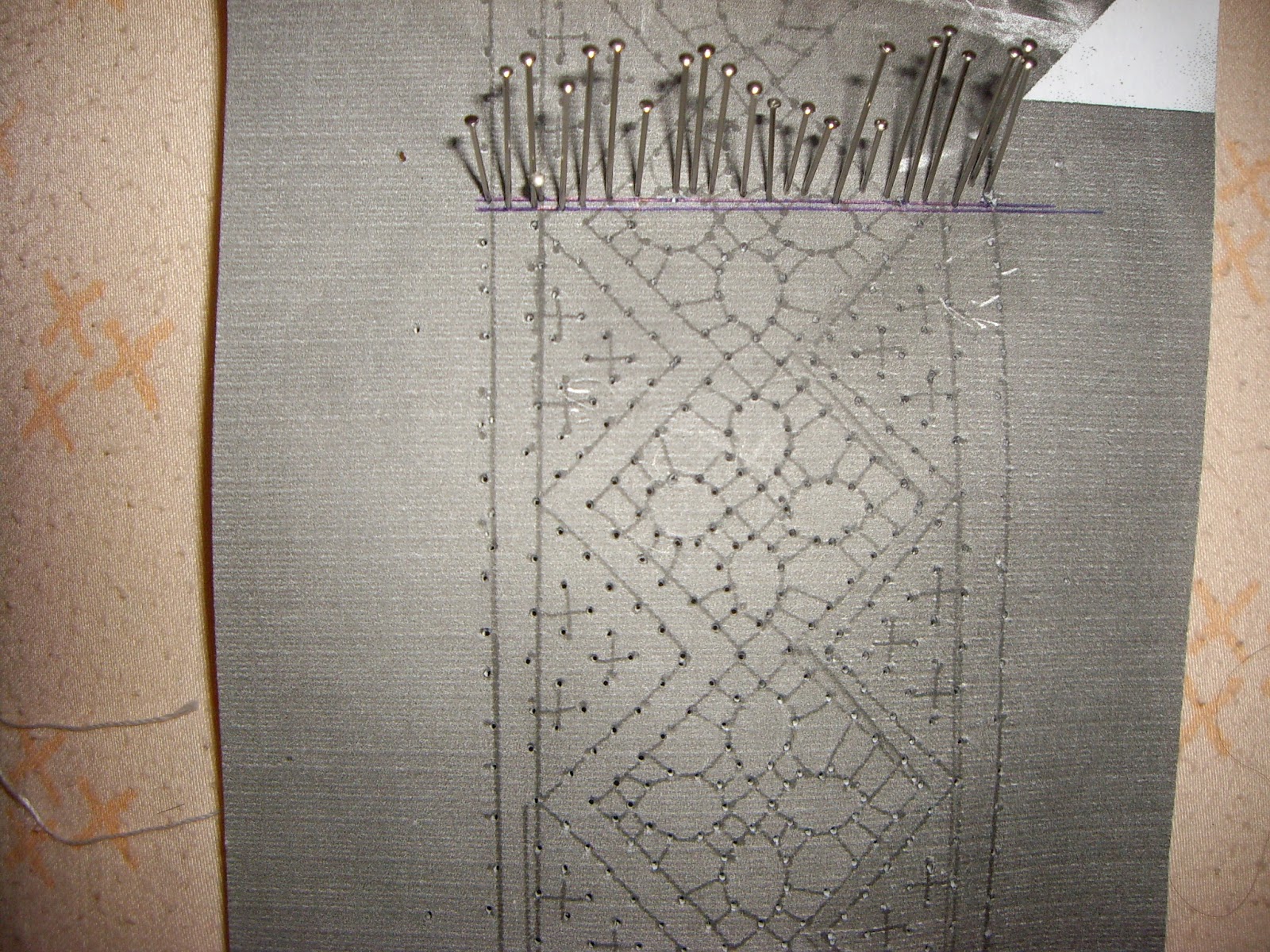 Patrón de un entredós de encaje de bolillos