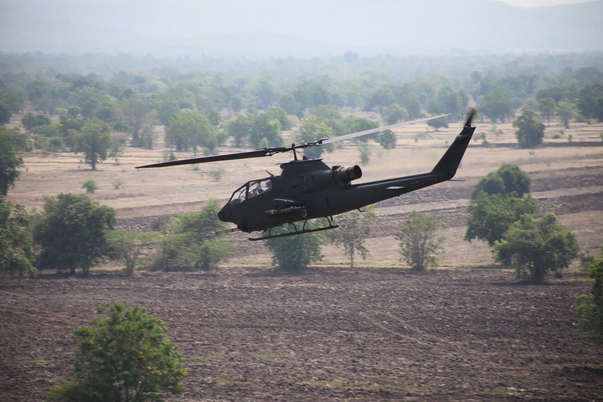 THAIDEFENSE-NEWS: ประมวลภาพ AH-1F Cobra และ AS550 C3 Fennec