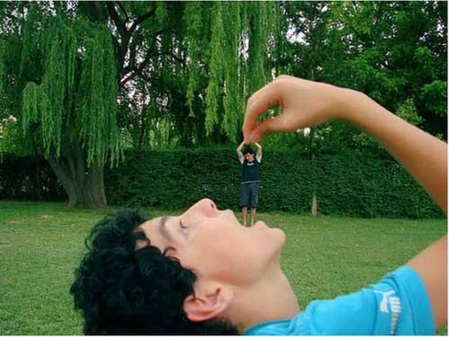 Lolos Mail: Amazing Forced Perspective Photography