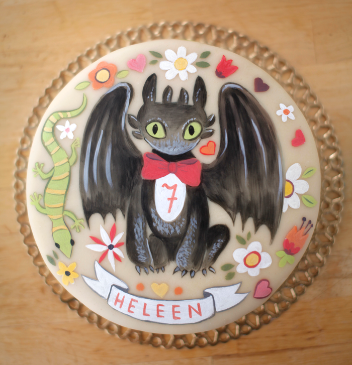 Elina köögis: Geko ja draakoniga tort.