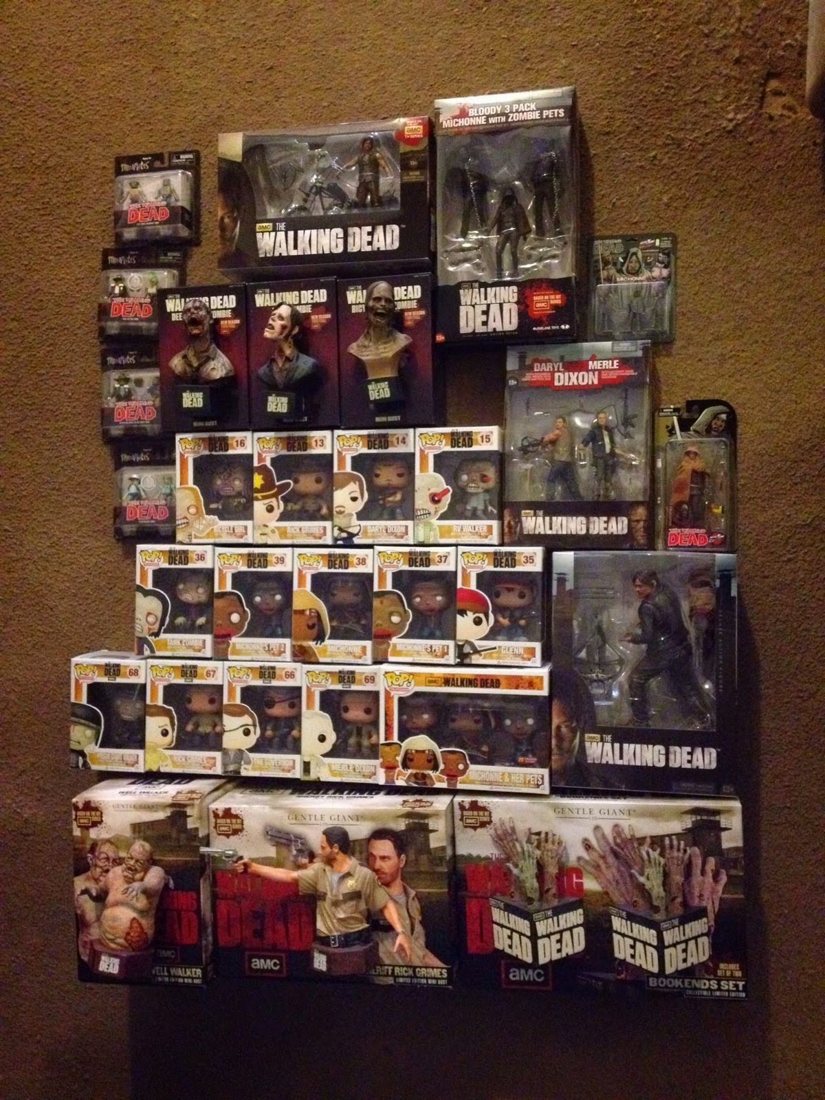 The Walking Dead Gear: The Walking Dead - Huge Collection Lot.. Figures ...