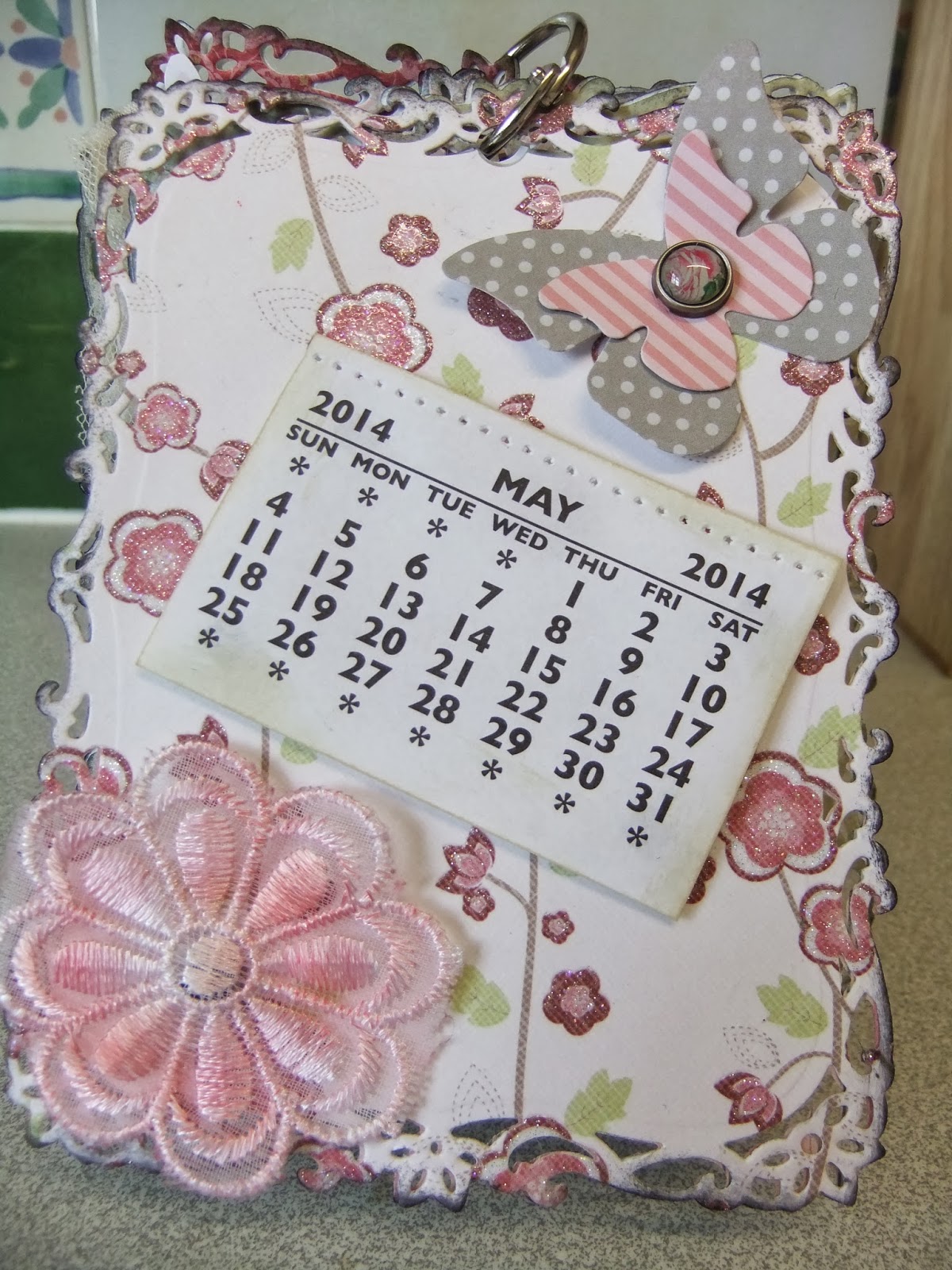 Challenge Entry for Lulupu : Handmade Desktop Calendar