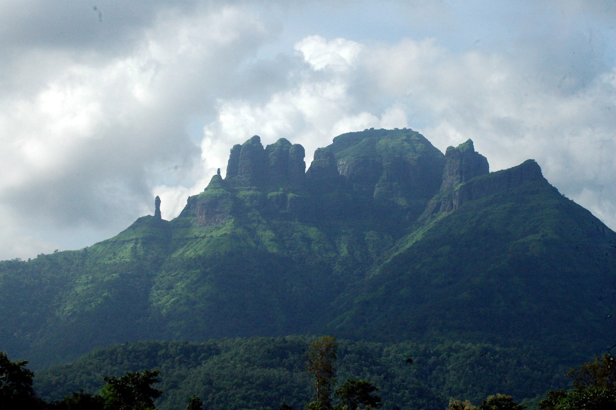 Mahuli Fort Trekking Guide | Best Trek To Do In Thane | All Information ...