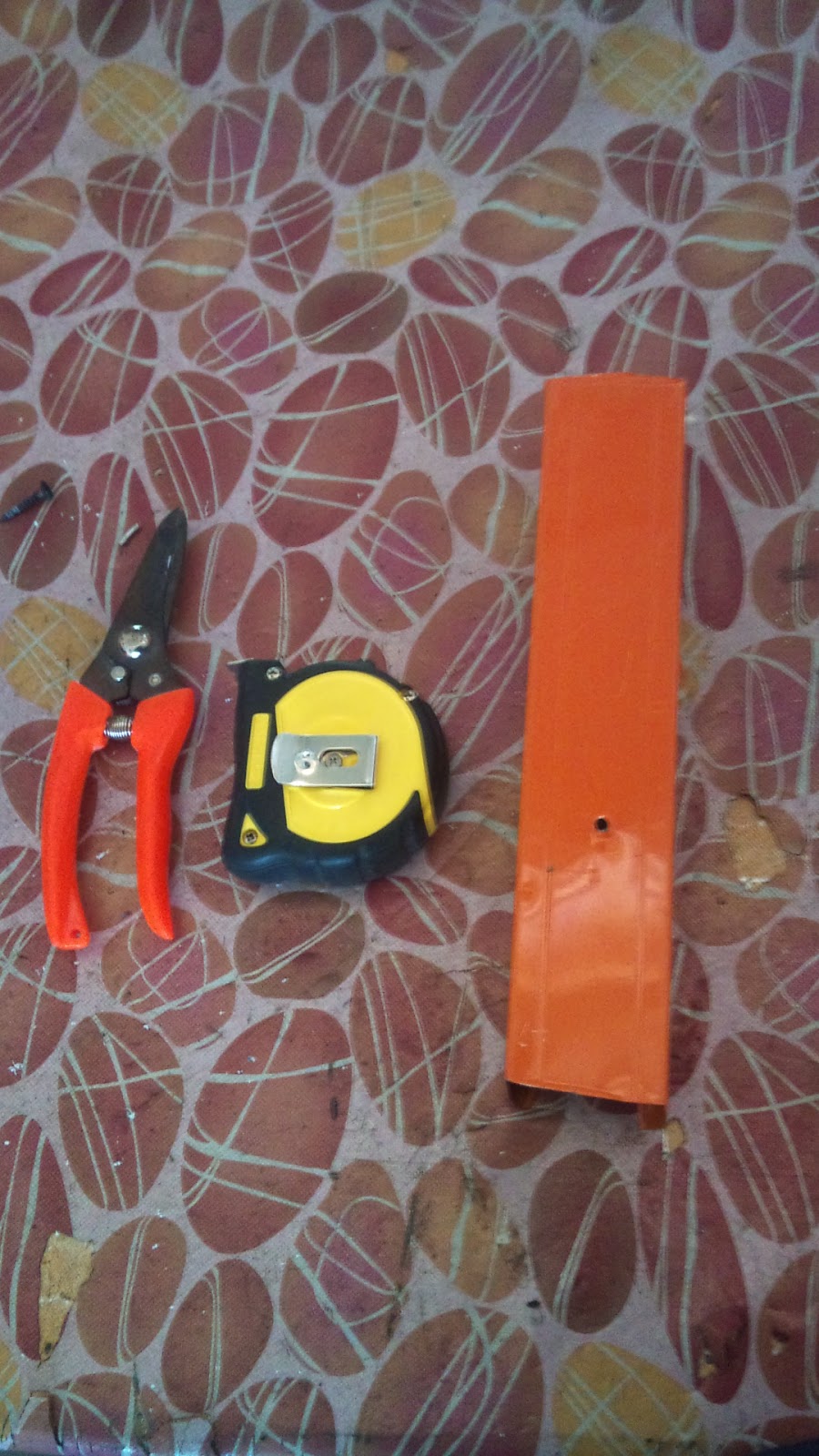 The World Through Electricity: How to make end cap for trunking