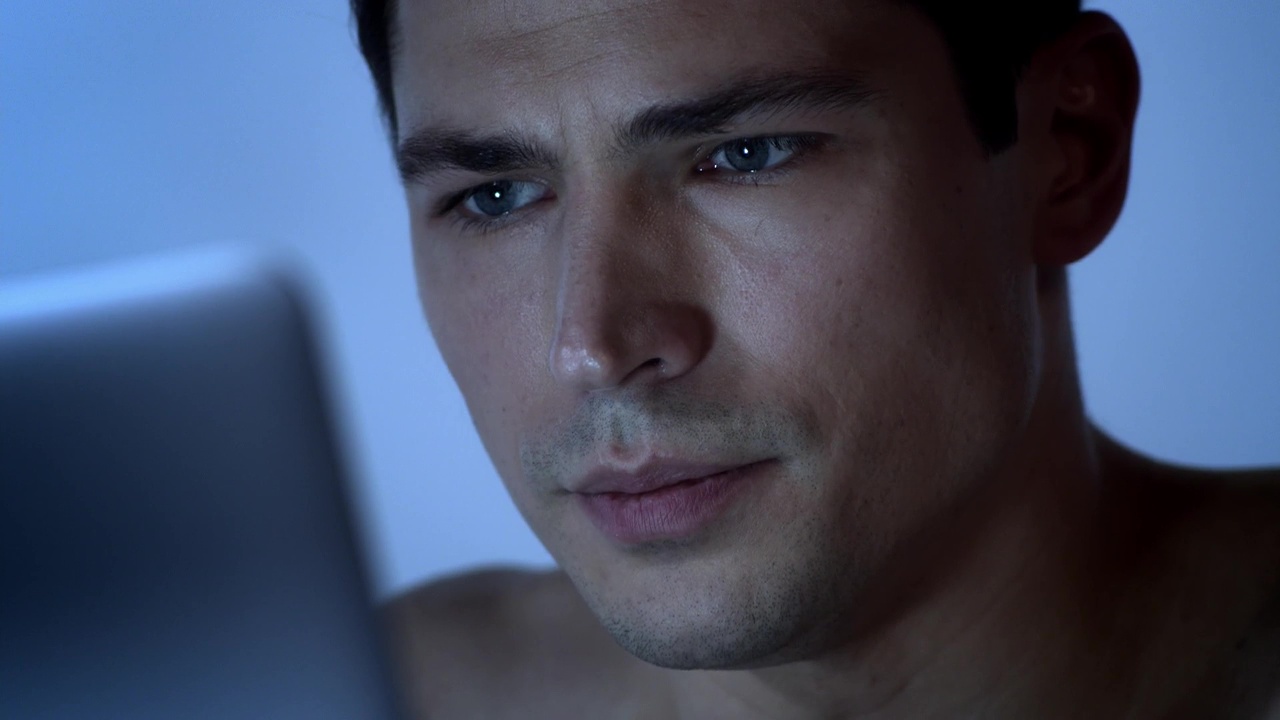 ausCAPS: Daniel Alexander shirtless in Eye Candy 1-08 "AMA"