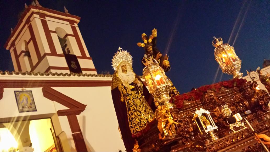 COFRADES EN EL MUNDO: A las 8:34 horas entraba el Gran Poder y María ...