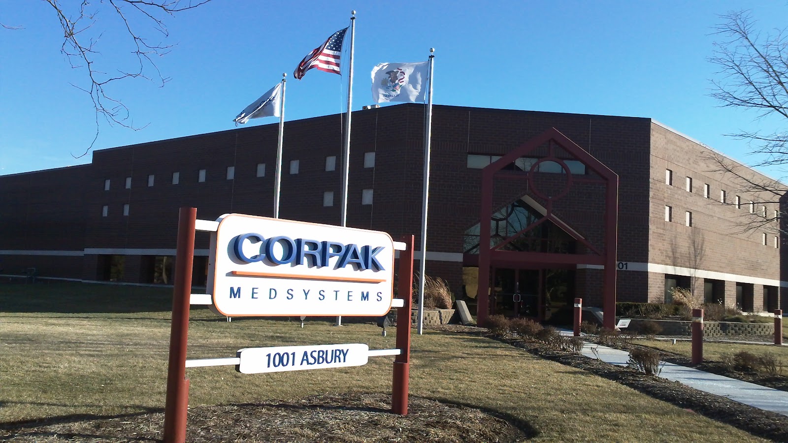 Properly Spaced and Placed Flag Display at Corpak Medsystems - FlagRunners