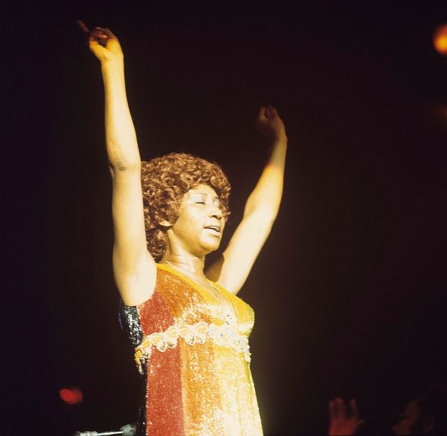 Mesmerising Vintage Color Photos of Aretha Franklin on the Stage From ...