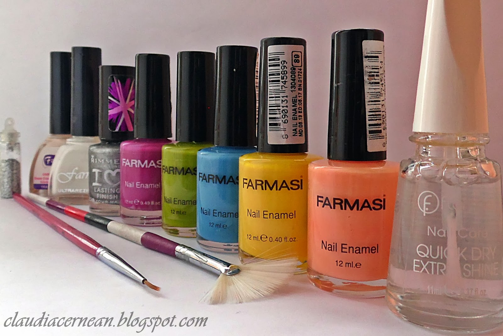 Nails Art Tutorials: Unghii cu Inimioare - Hearts Nails