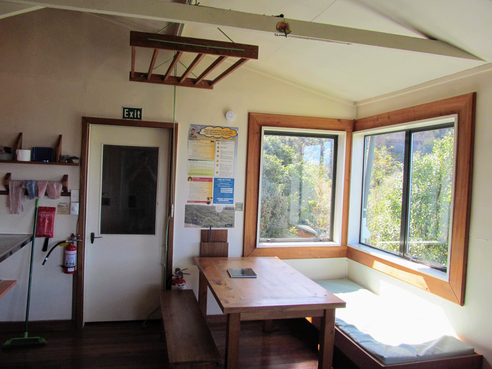 Tramping in the New Zealand backcountry: NZ Bush Adventures: DOC Hut ...