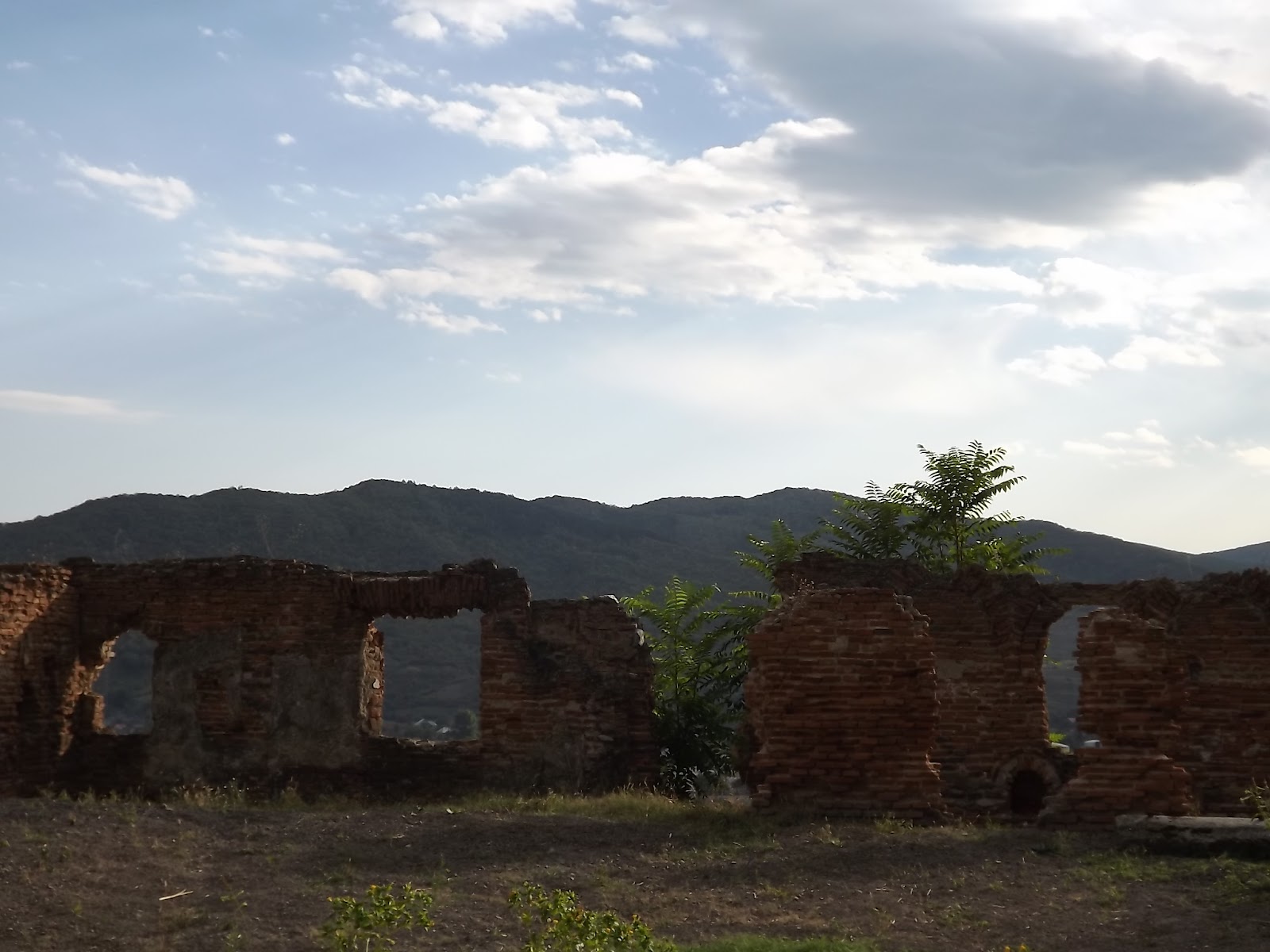 Turism Romania: Cetatea-Manastirea Berca