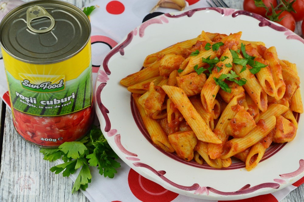 Paste cu pui si sos de rosii - CAIETUL CU RETETE