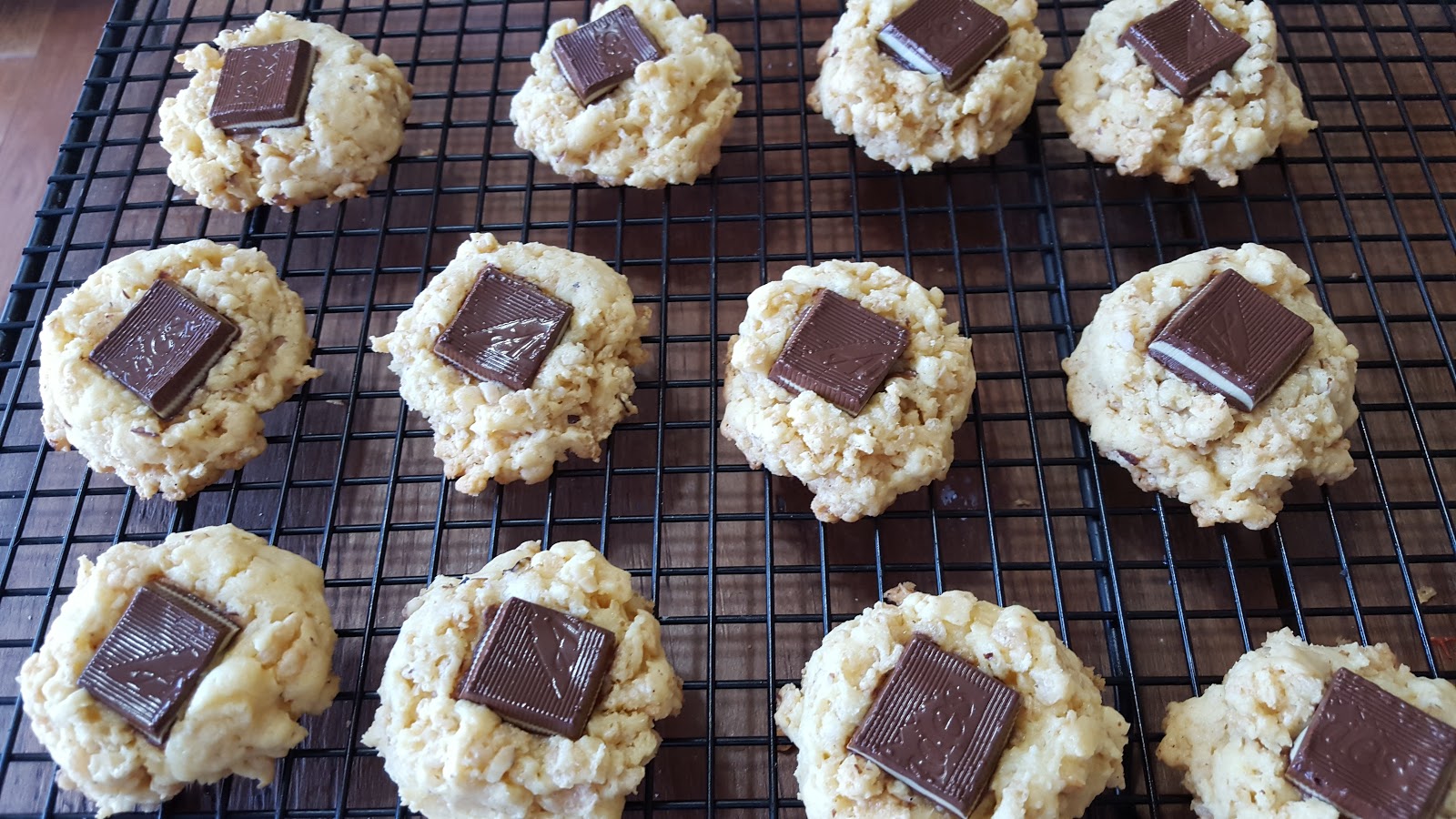 My Patchwork Quilt: CRISPY THUMBPRINT COOKIES