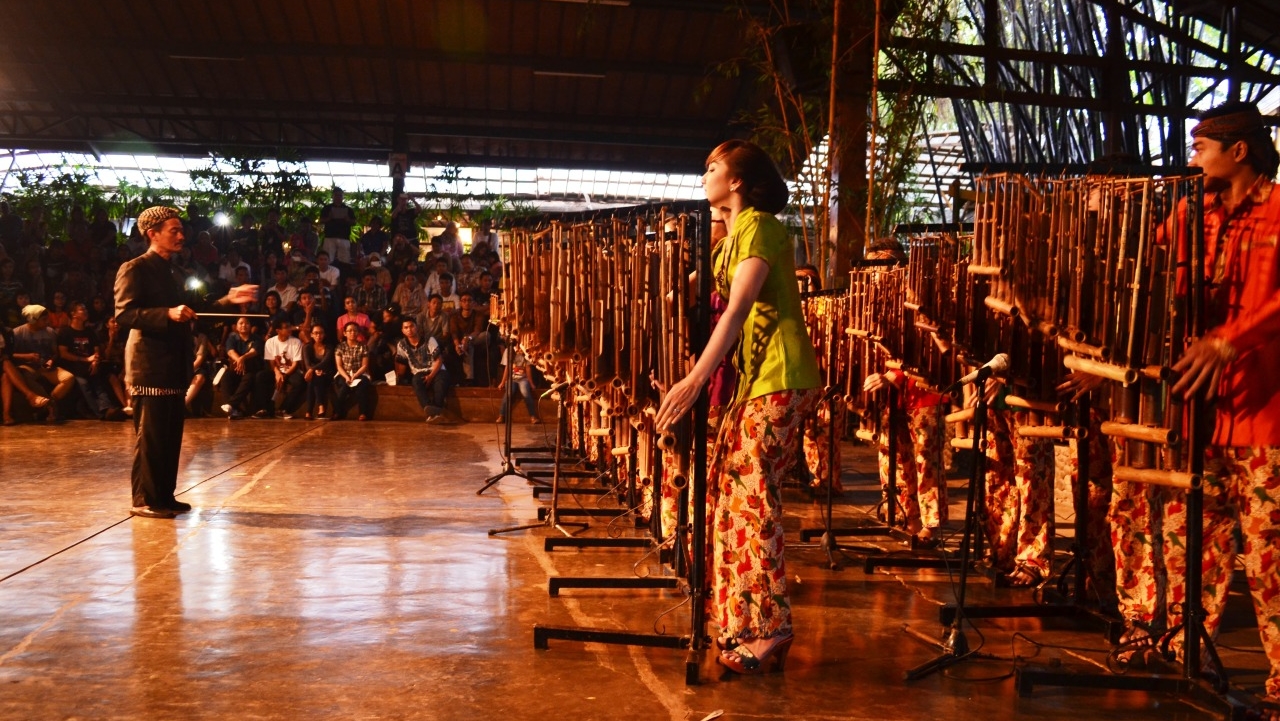 Sejarah Saung Angklung Udjo dan Biografi Sang Pendiri