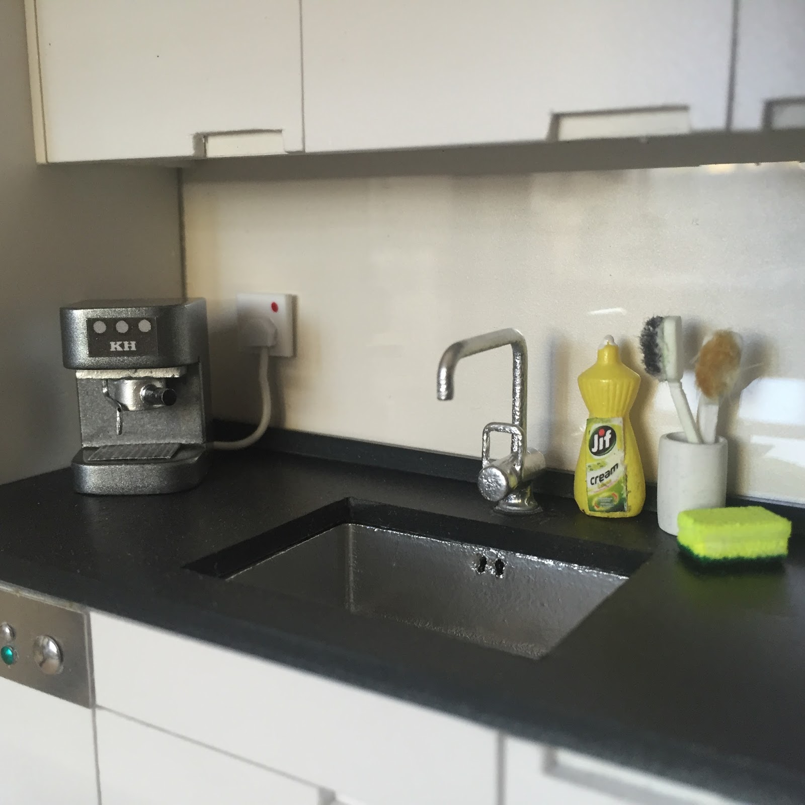 1:12 scale modern model houses: Kitchen