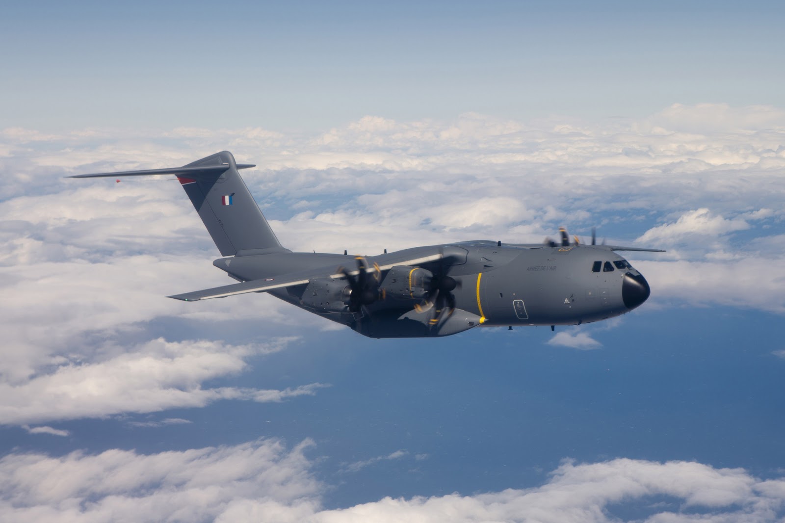 Primer vuelo de un A400M de producción, con colores de l'armée de l'air.
