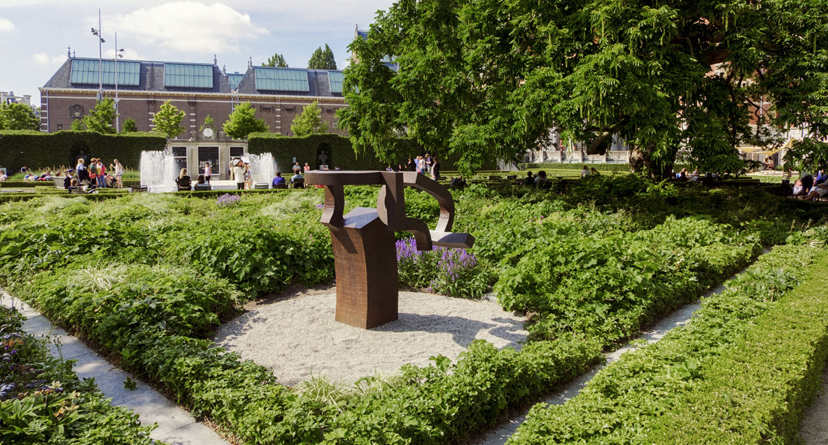 EDUARDO CHILLIDA: Crudo vacío