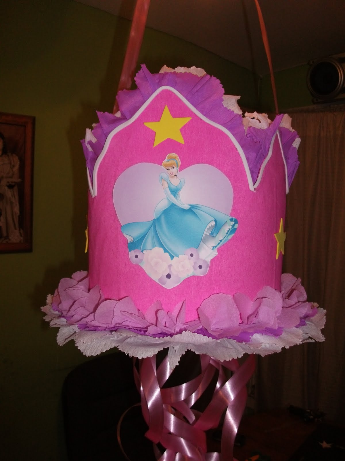 Piñatas de coronas - Imagui