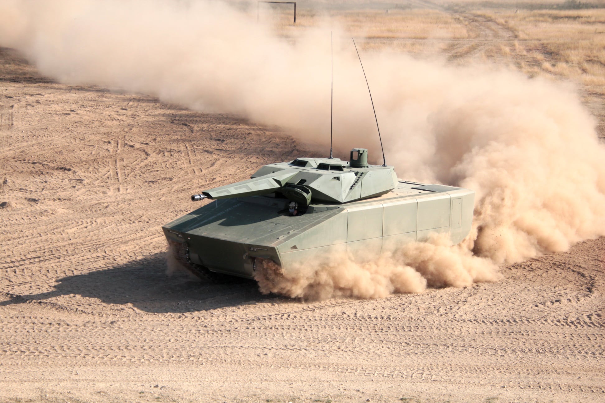 The Dead District: Rheinmetall Lynx IFV demonstration in Hungary