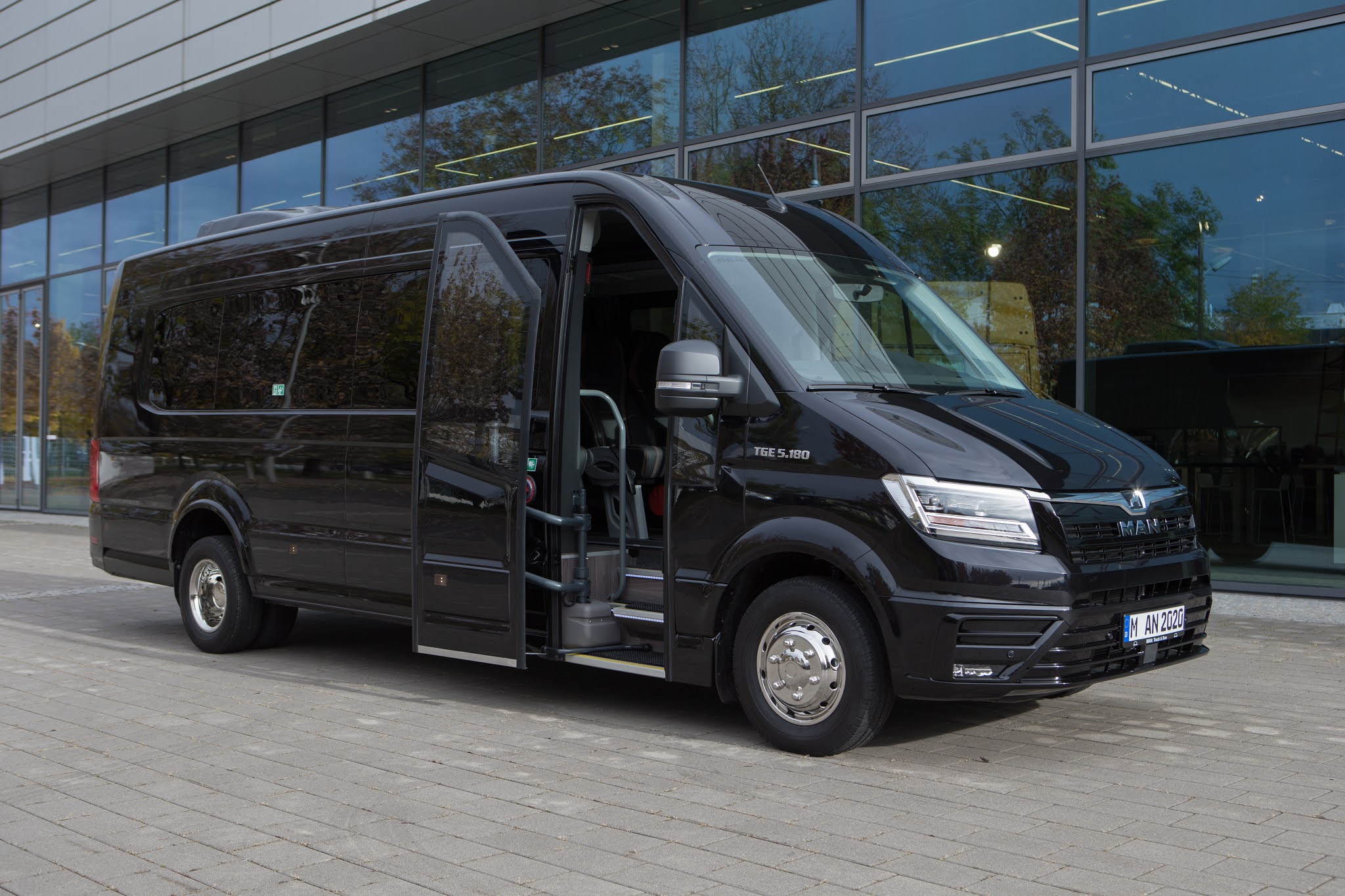 MAN presenta nueva versión del minibus TGE