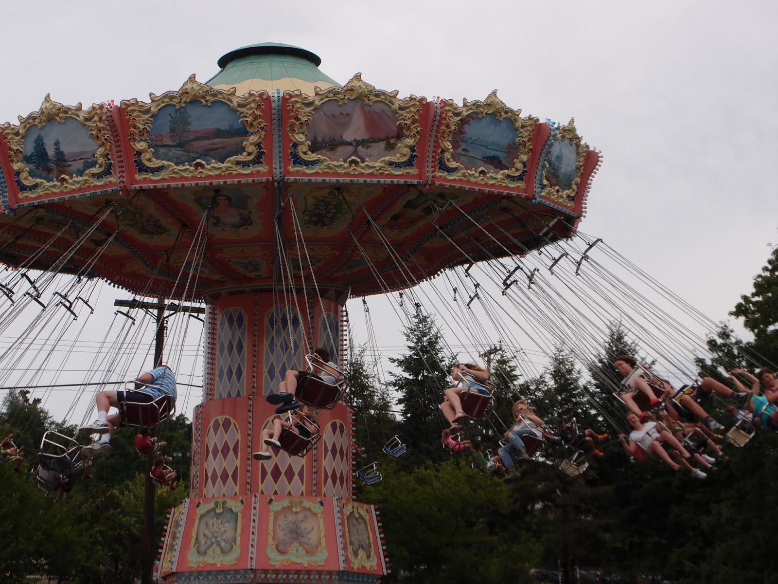 Bayern Kurve Blog: Flat Ride Feature: Swing Rides