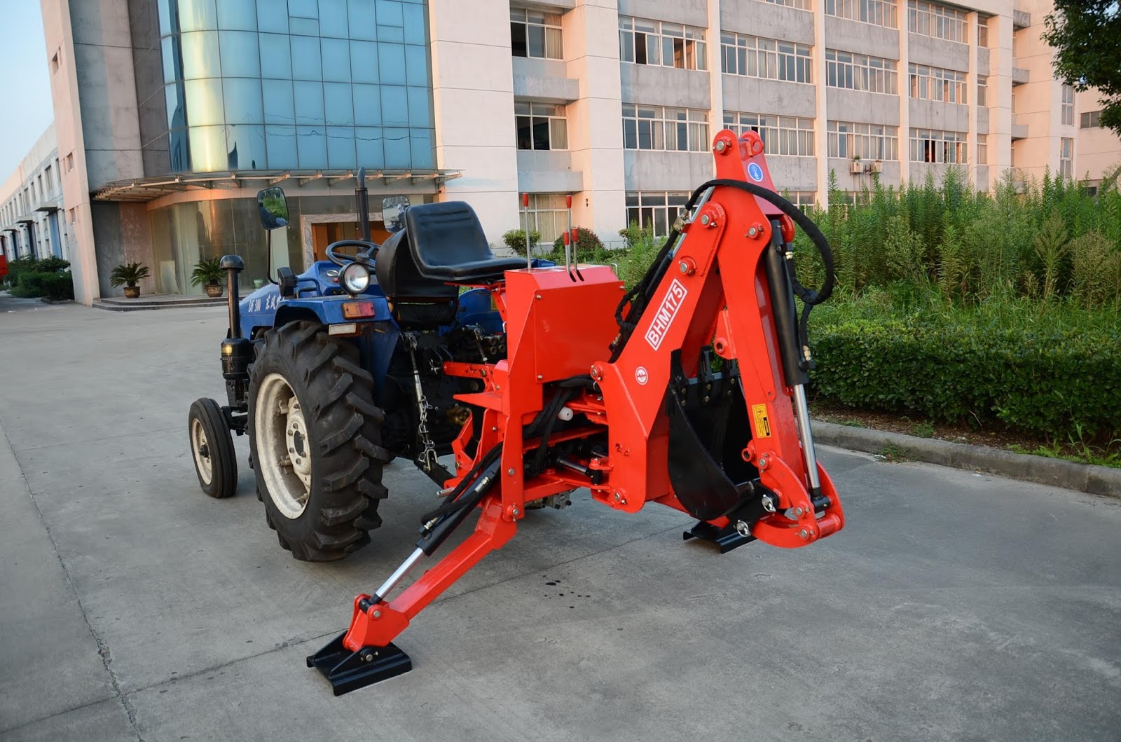 FarmerHelper: FHM tractor BHM175 backhoe