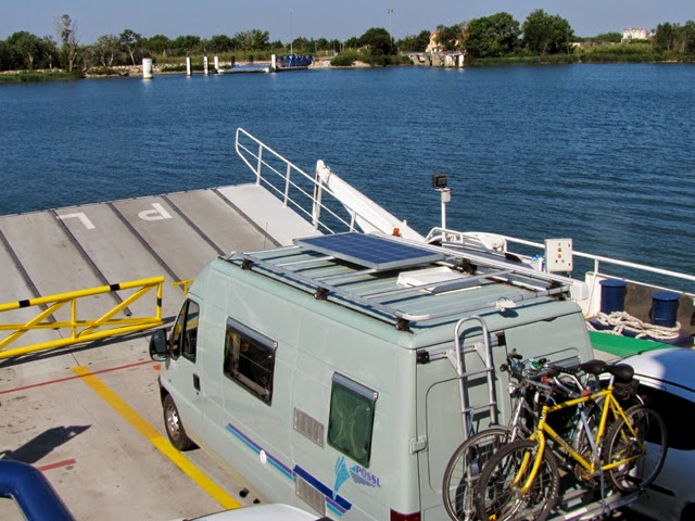 Zonnepaneel op hoge dakdrager - camperforum.nl