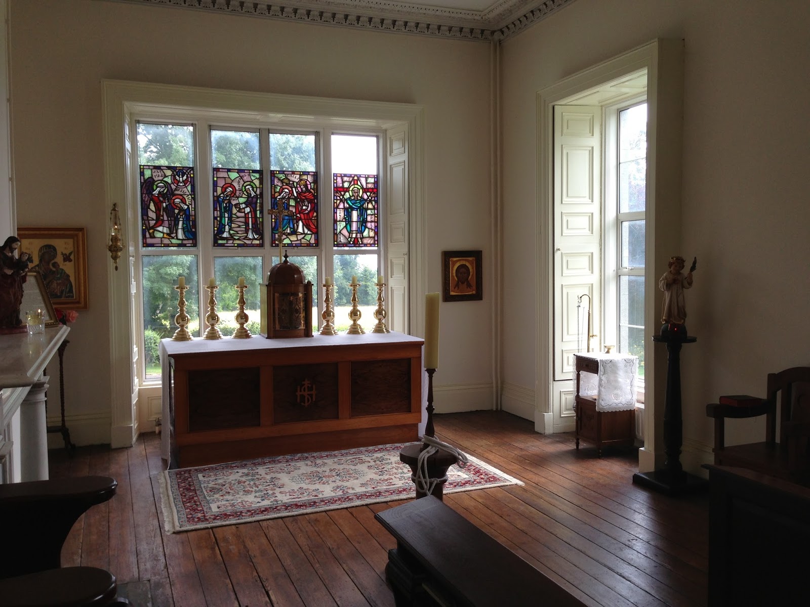 Aspicientes in Jesum: Silverstream Priory