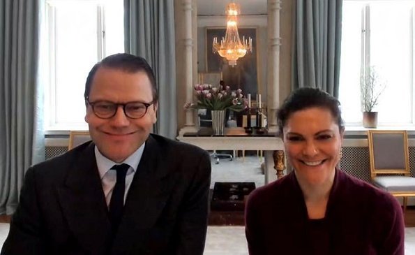 Crown Princess Victoria and Daniel made a video call to Erik Pelling