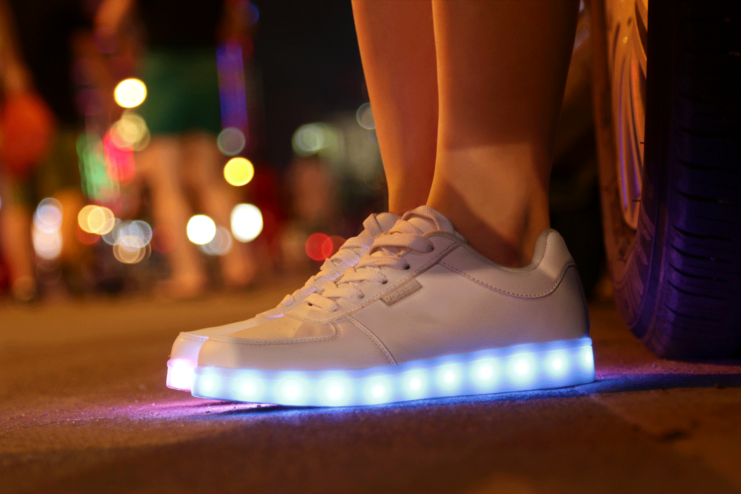 Adidasii cu LED – Un NOU TREND! | Adidasi cu Leduri