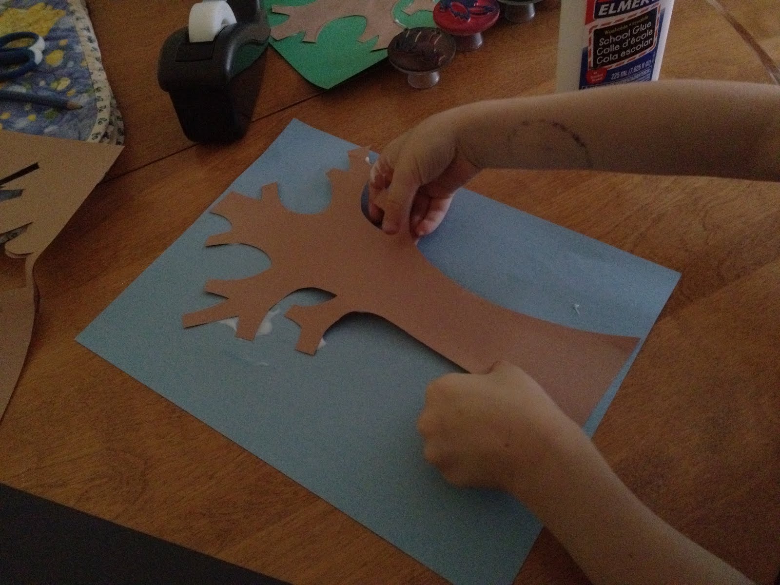The Hippie Housewife Homeschools: Crumbled leaf tree craft