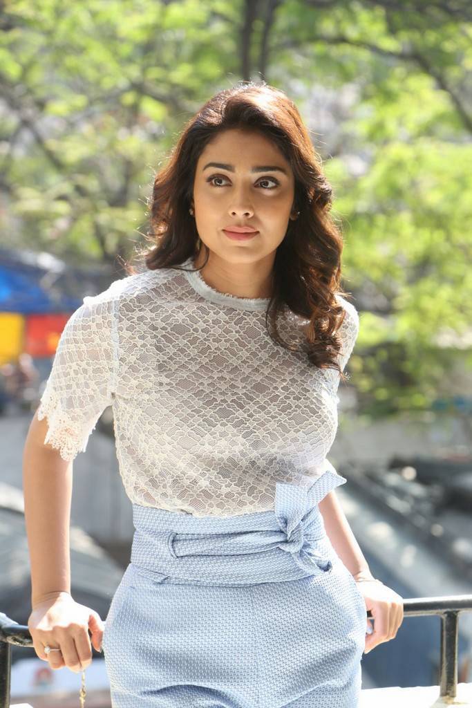 Shriya Saran Photos In White Dress At Gayatri Movie Promotions ...