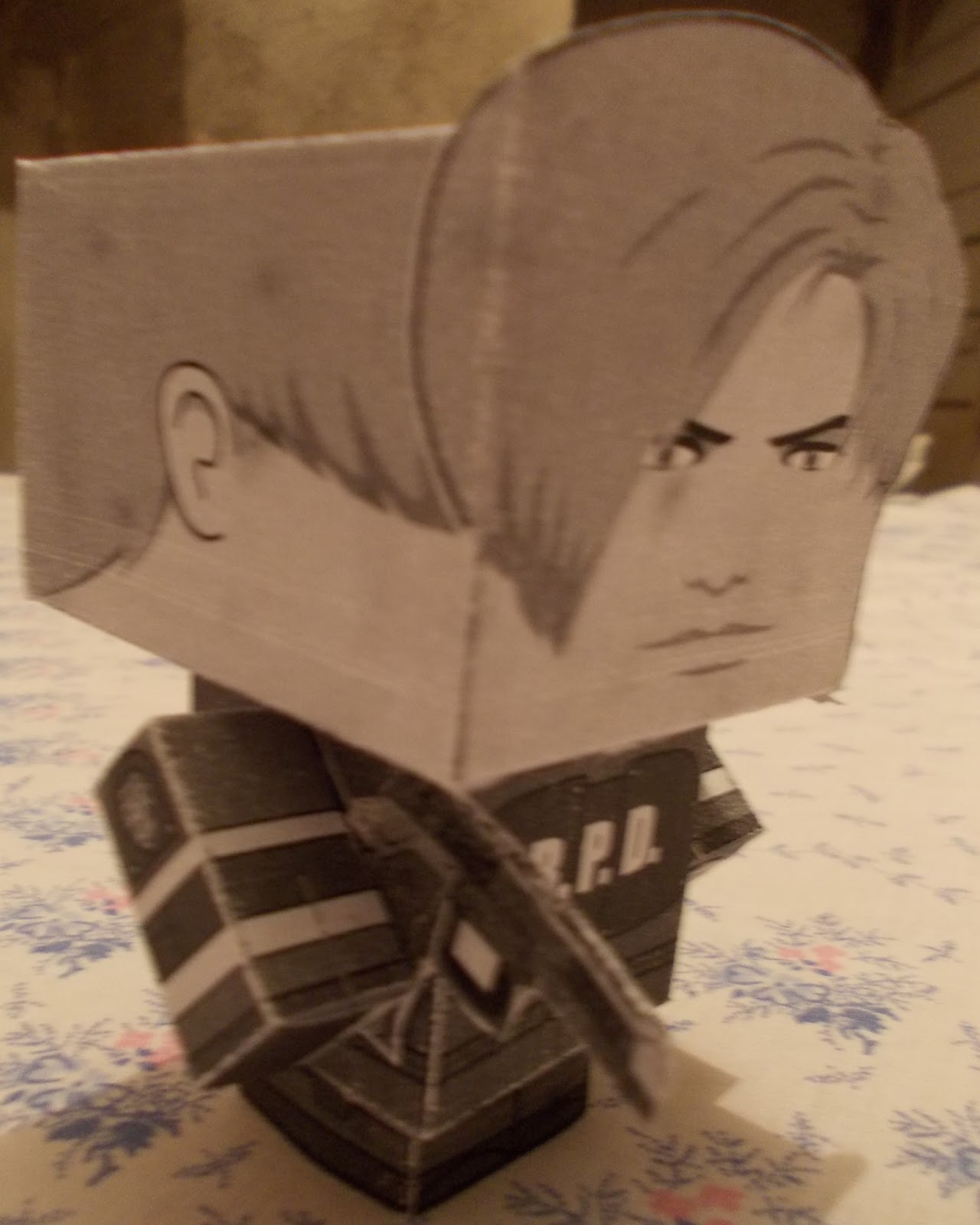 Mundo Bazinga: Papercraft - Leon S. Kennedy