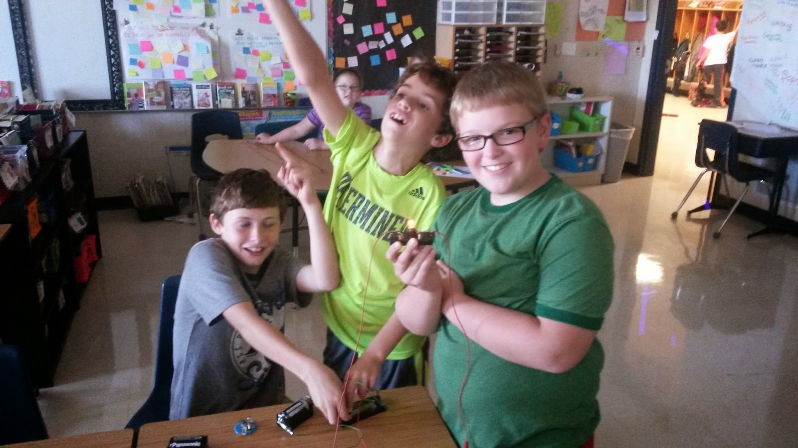Mrs. Becker's 4th Grade Class: SCIENCE! Electrical Circuits in action!
