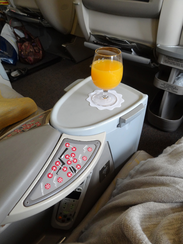Miles To Go...: Cambodia April 2012 - CNAC VIP Lounge HKG and Asiana ...
