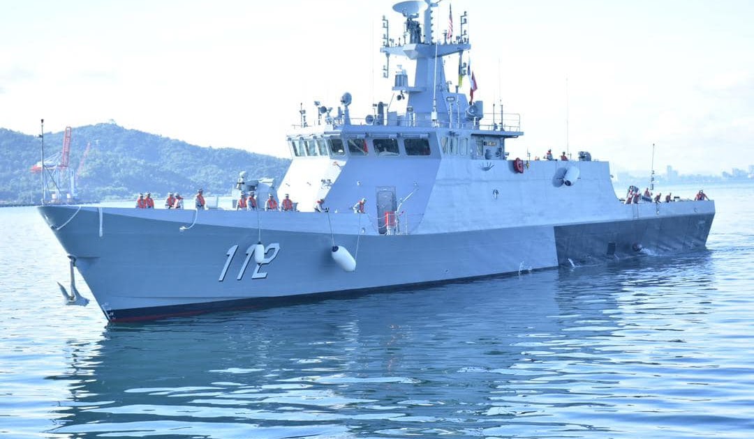 DEFENSE STUDIES: KD Sundang 112 Tiba di Kota Kinabalu