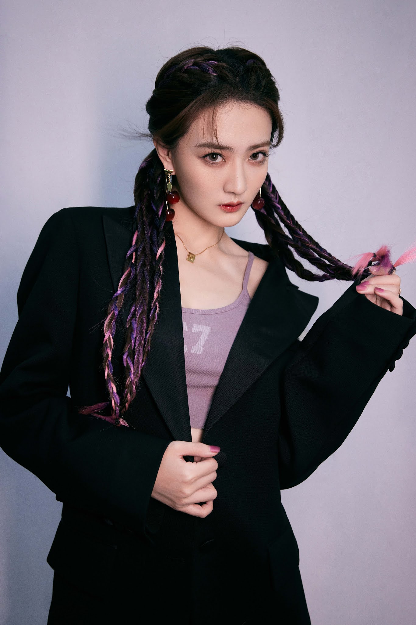 China Entertainment News: Xu Lu poses for photo shoot