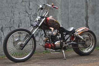 Modification: Honda GL 100, Chopper Display Obsession