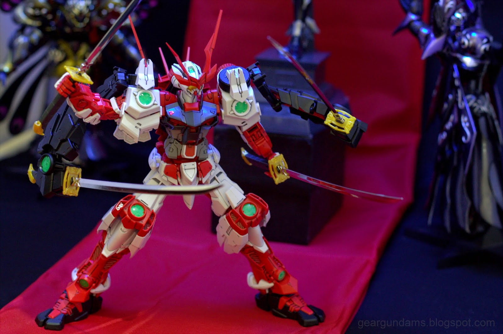 Gear Gundams: MG 1/100 Build Fighters Sengoku Astray