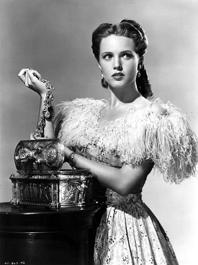 45 Glamorous Photos of Barbara Britton in the 1950s and '60s ~ Vintage ...