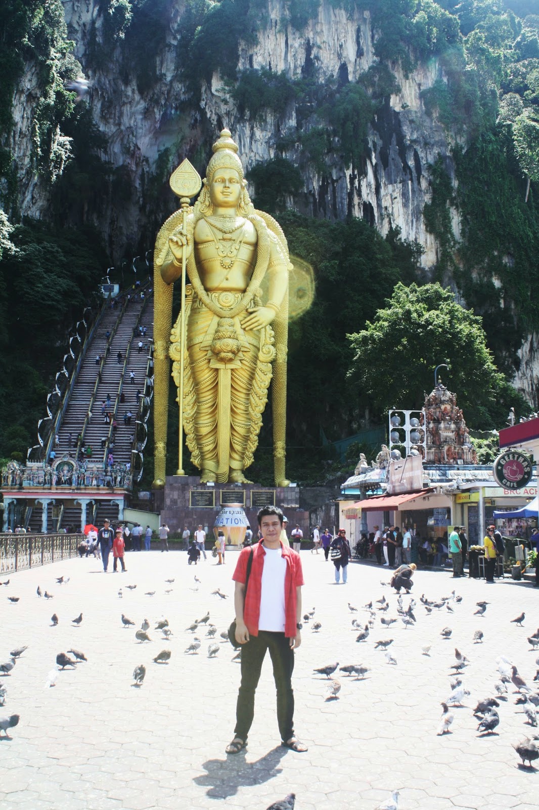 Di Batu Caves ada Patung Dewa Murugan Terbesar di Dunia | Mundakarama