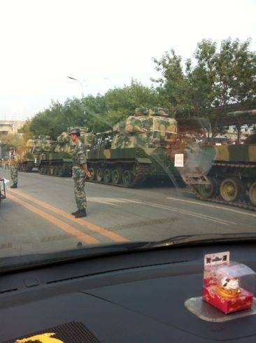 China Defense Blog: PGZ07 Twin-35mm Tracked SPAA spotted in Guangxi ...
