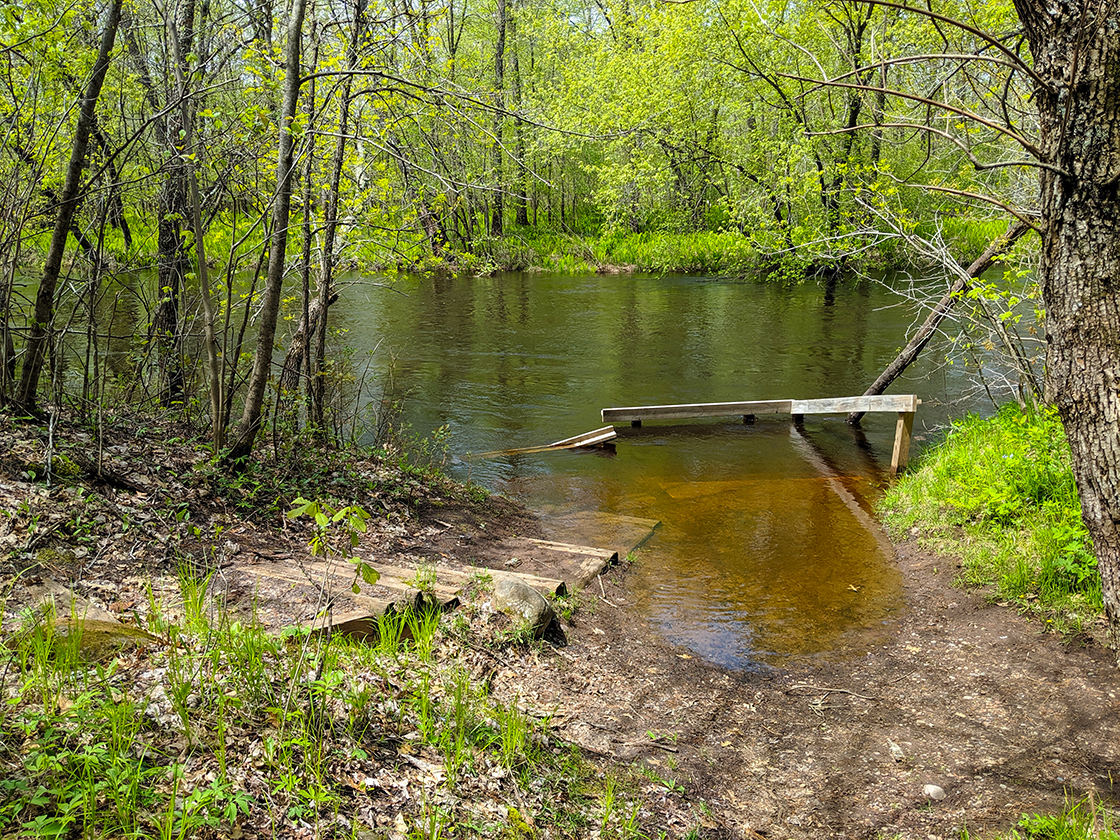 Hiking Sandrock Cliffs Trail in Grantsburg
