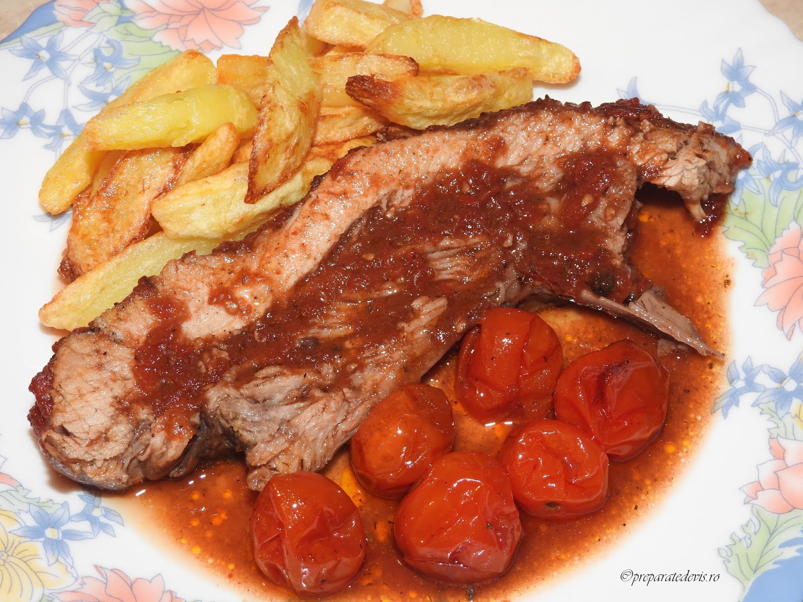 Piept de porc la cuptor cu sos de rosii | Preparatedevis.ro