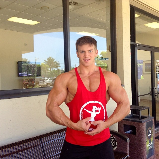 Muscle, Muscle, Muscle: Adam Charlton aka adam400m 1