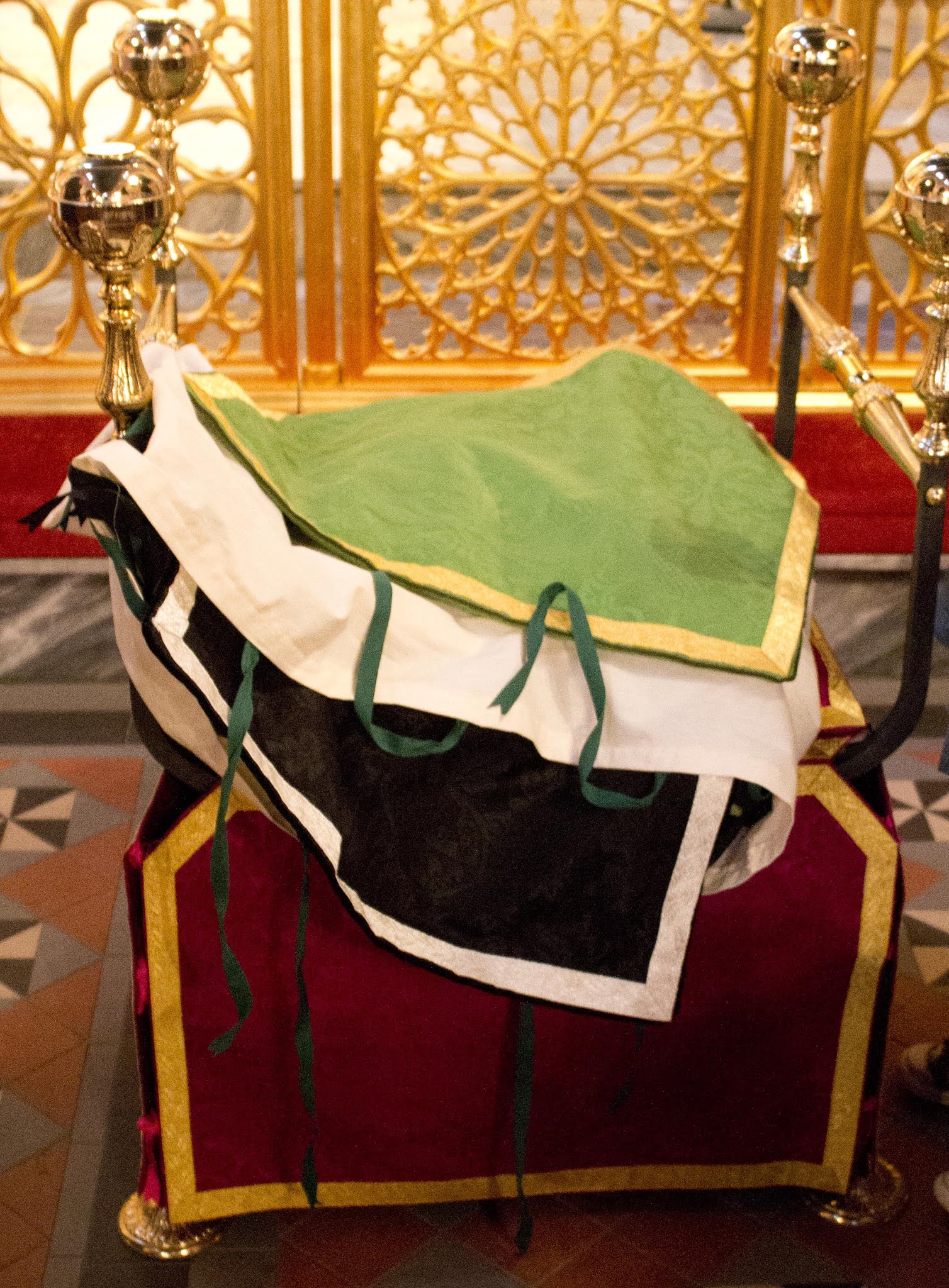 Guild of St Clare: Completion and gift of faldstool covers to Corpus ...