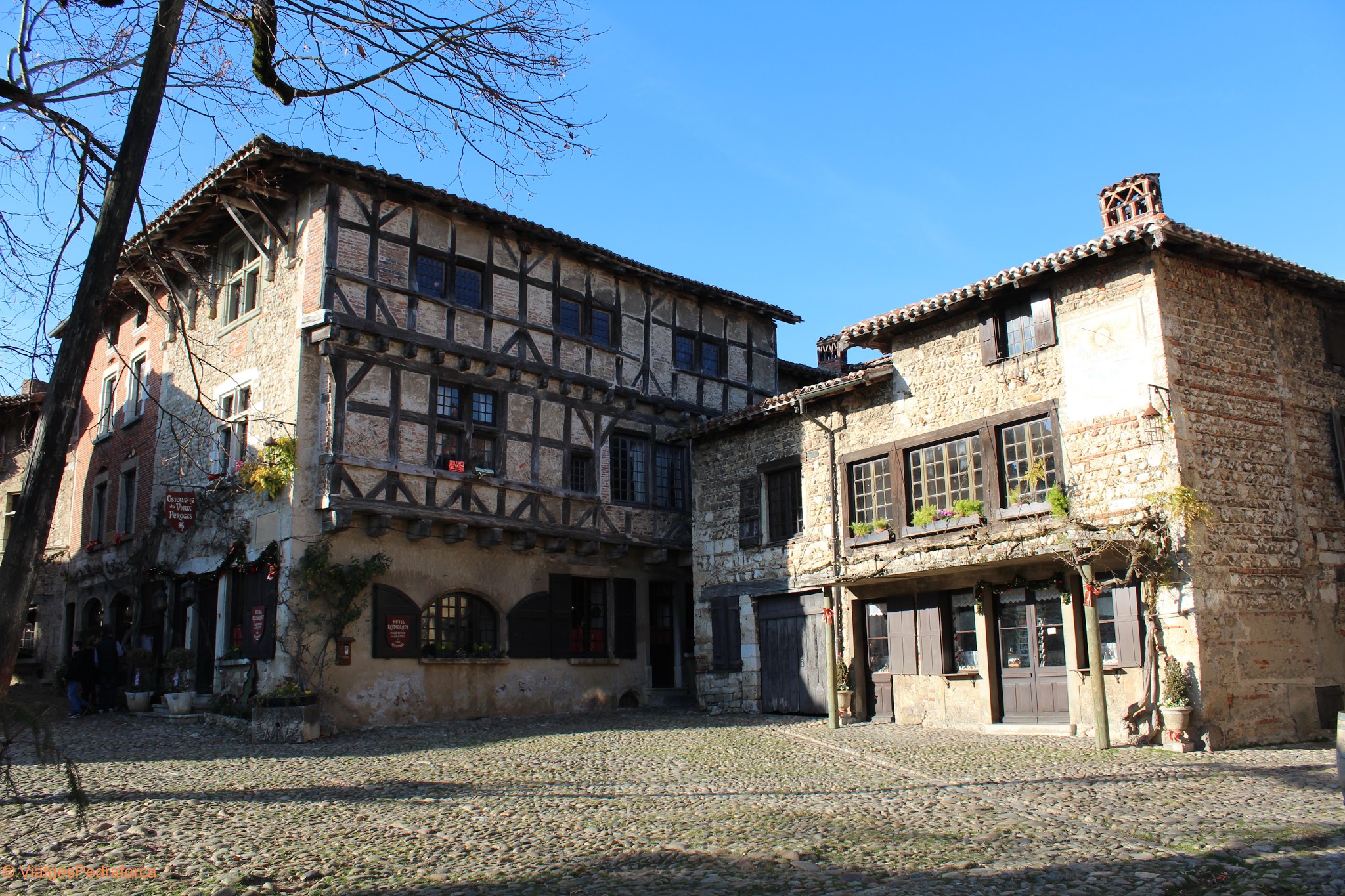 LA CITÉ DE PÉROUGES: LA JOIA MEDIEVAL DE RHÔNE-ALPES