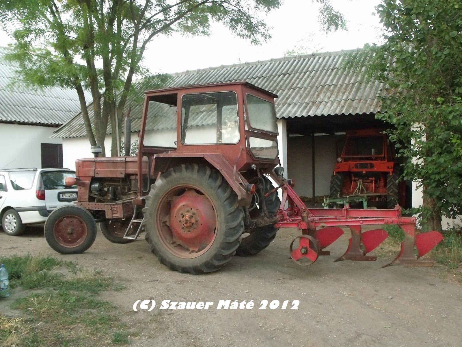 ..Mezőgépek..: Szántás-2x UTB 650M+Román síneke