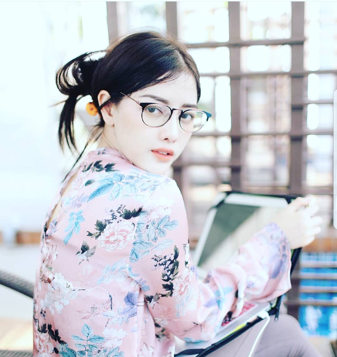 Foto, Profil dan Fakta Siwi Sidi Pramugari Cantik Diisukan Simpanan Eks ...