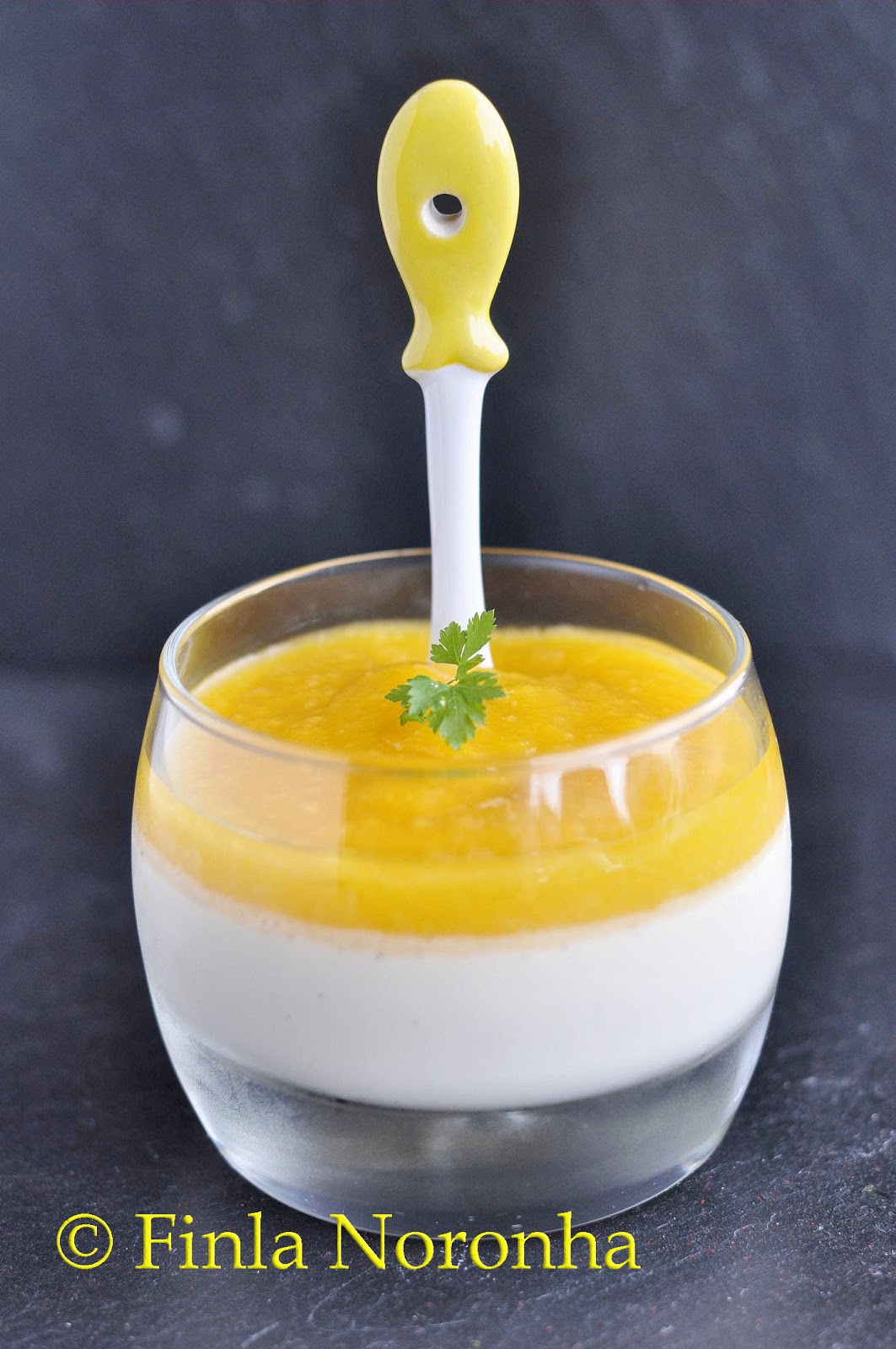My Kitchen Treasures: Vanilla Panna cotta with Mango Puree